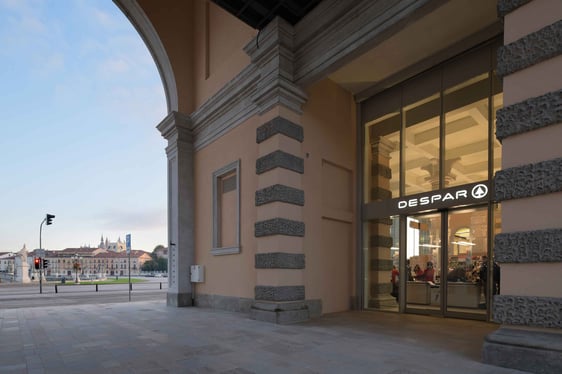 Arneg with Despar in Venice: a unique supermarket in the world - Arneg